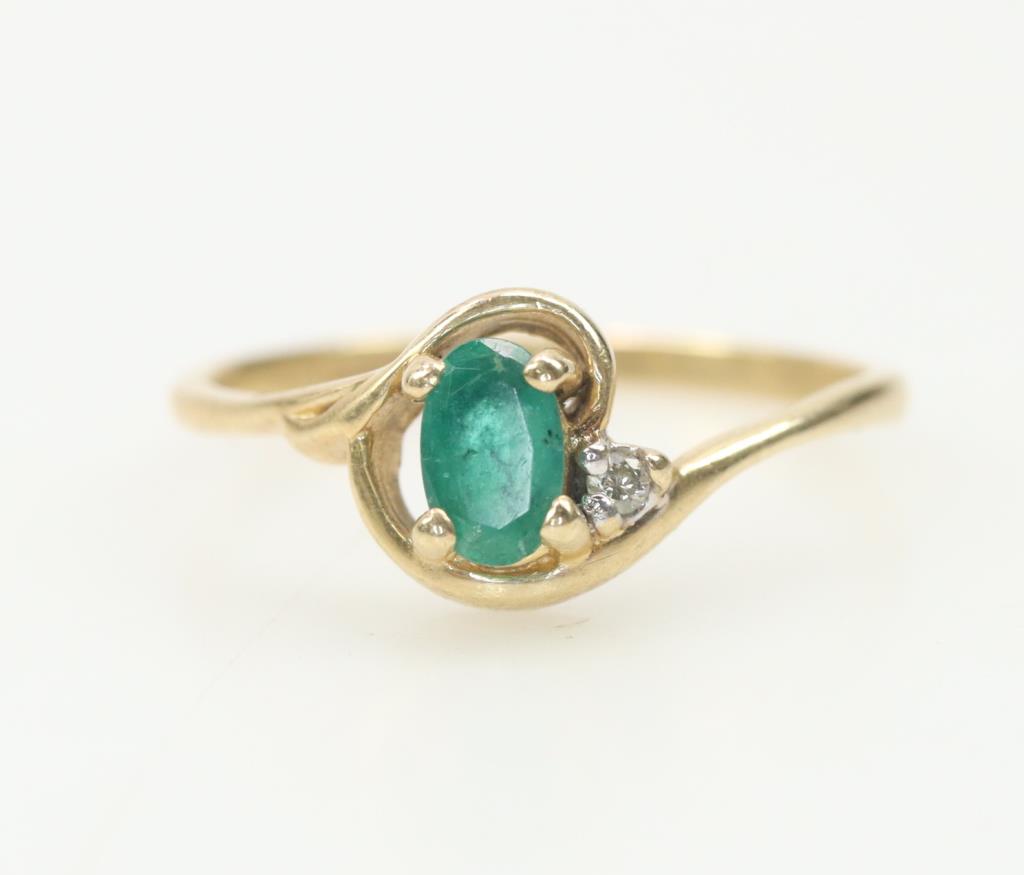 14kt Gold Green Stone Diamond Accent Ring | Property Room