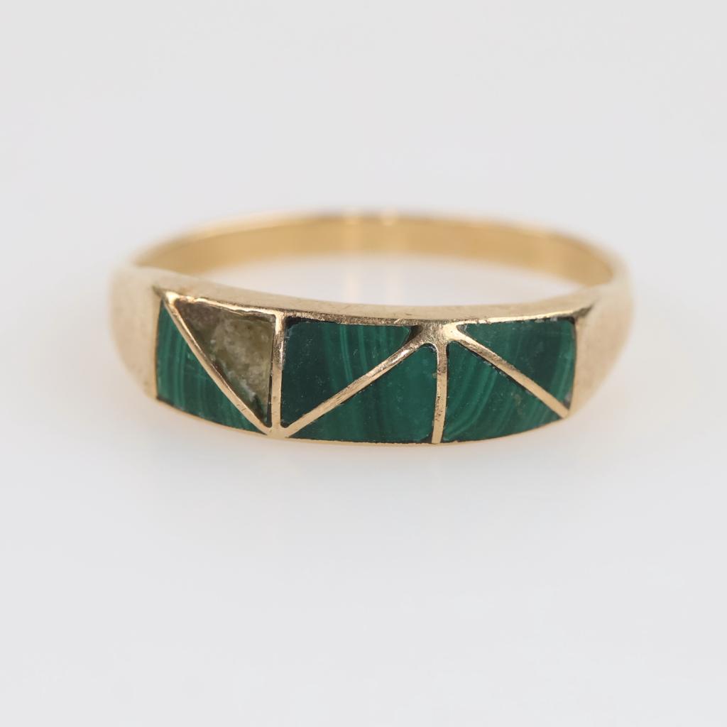 14kt Gold Green Stone Inlay Ring | Property Room