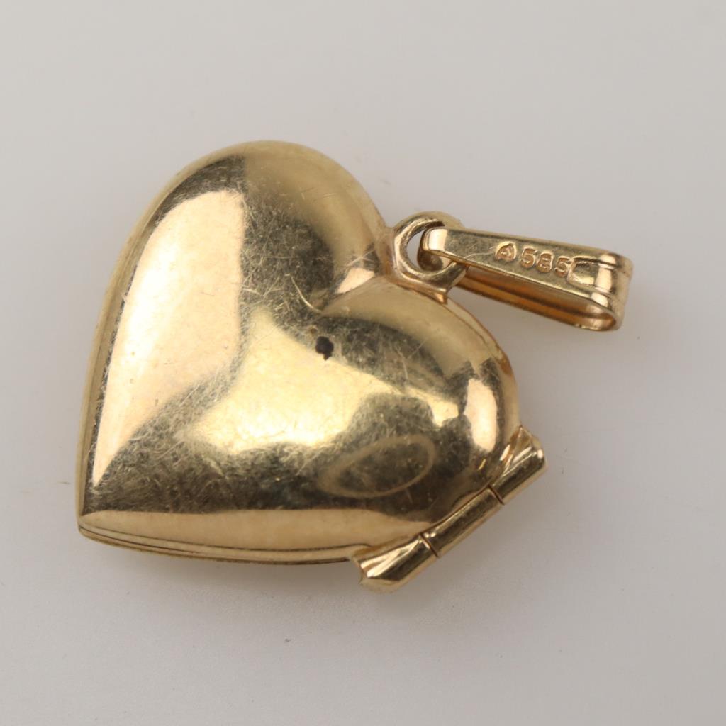 14kt Gold Heart Locket | Property Room