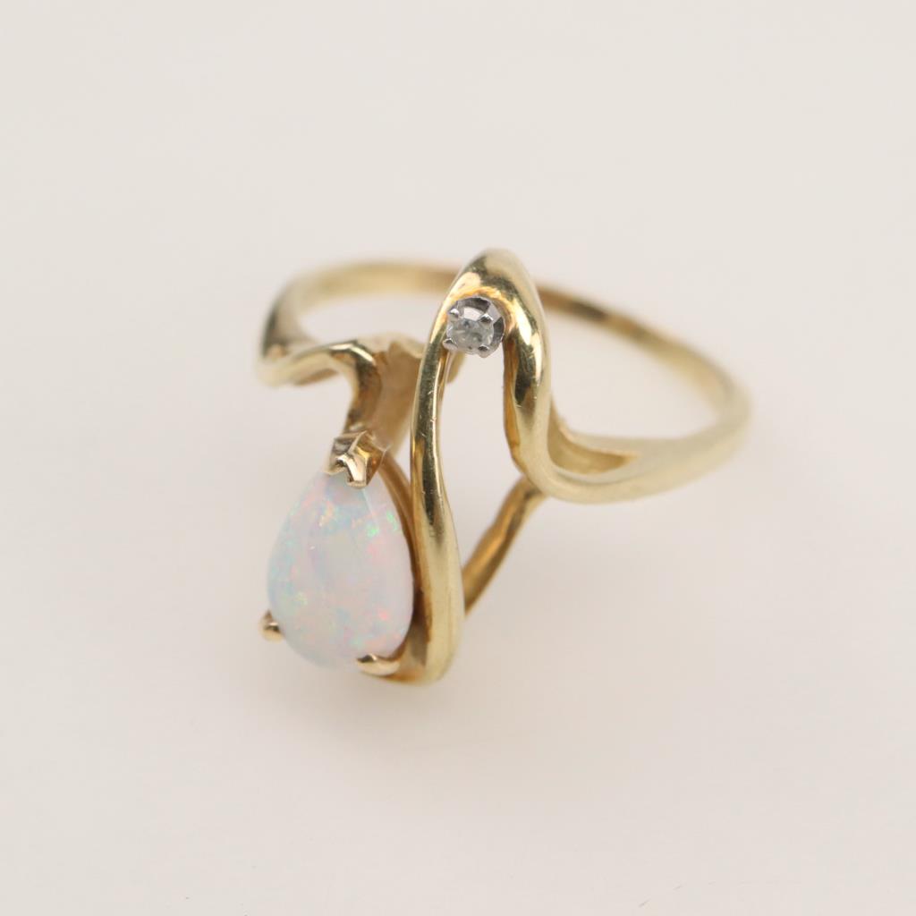 14kt Gold Iridescent Stone Diamond Accent Ring | Property Room