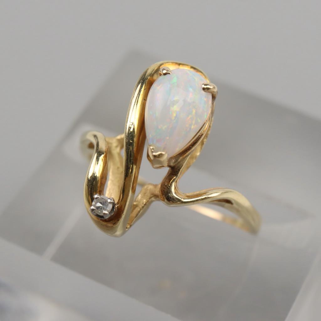 14kt Gold Iridescent Stone Diamond Accent Ring | Property Room