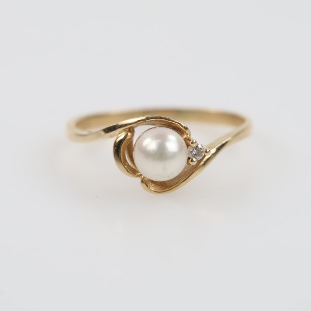 14kt Gold Pearl Diamond Accent Ring | Property Room