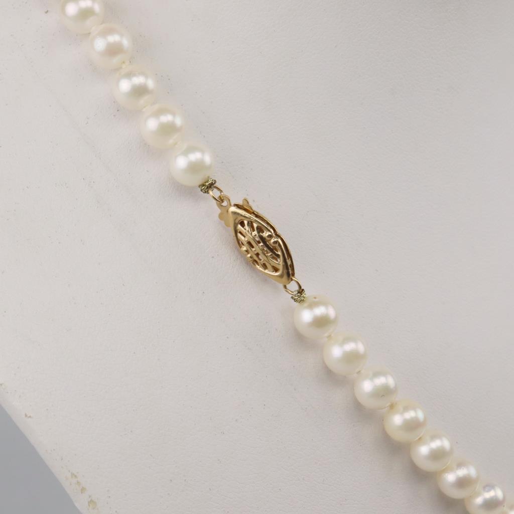 14kt Gold Pearl Necklace | Property Room