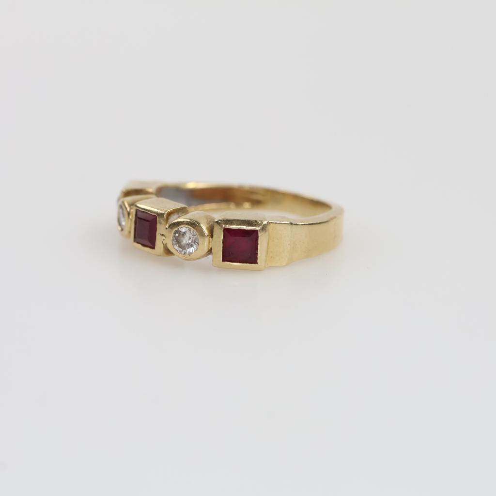14kt Gold Red Stone And Diamond Accent Ring | Property Room
