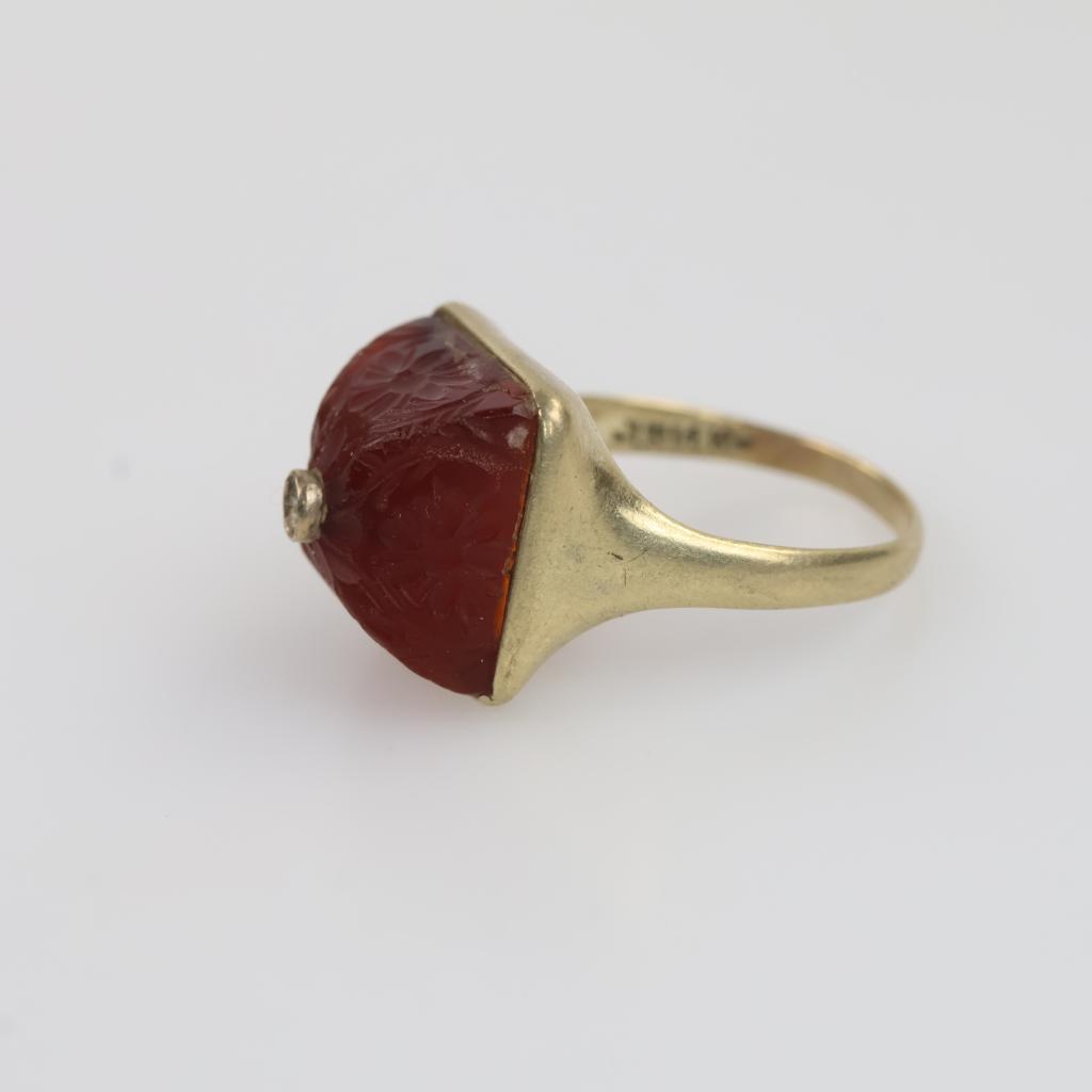14kt Gold Red Stone Ring | Property Room
