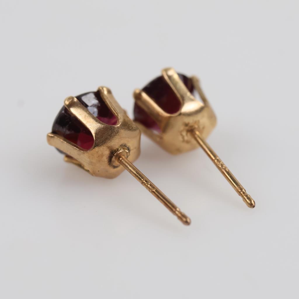 14kt Gold Red Stone Stud Earrings | Property Room