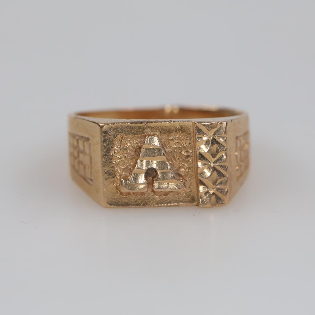 14kt Gold Ring | Property Room