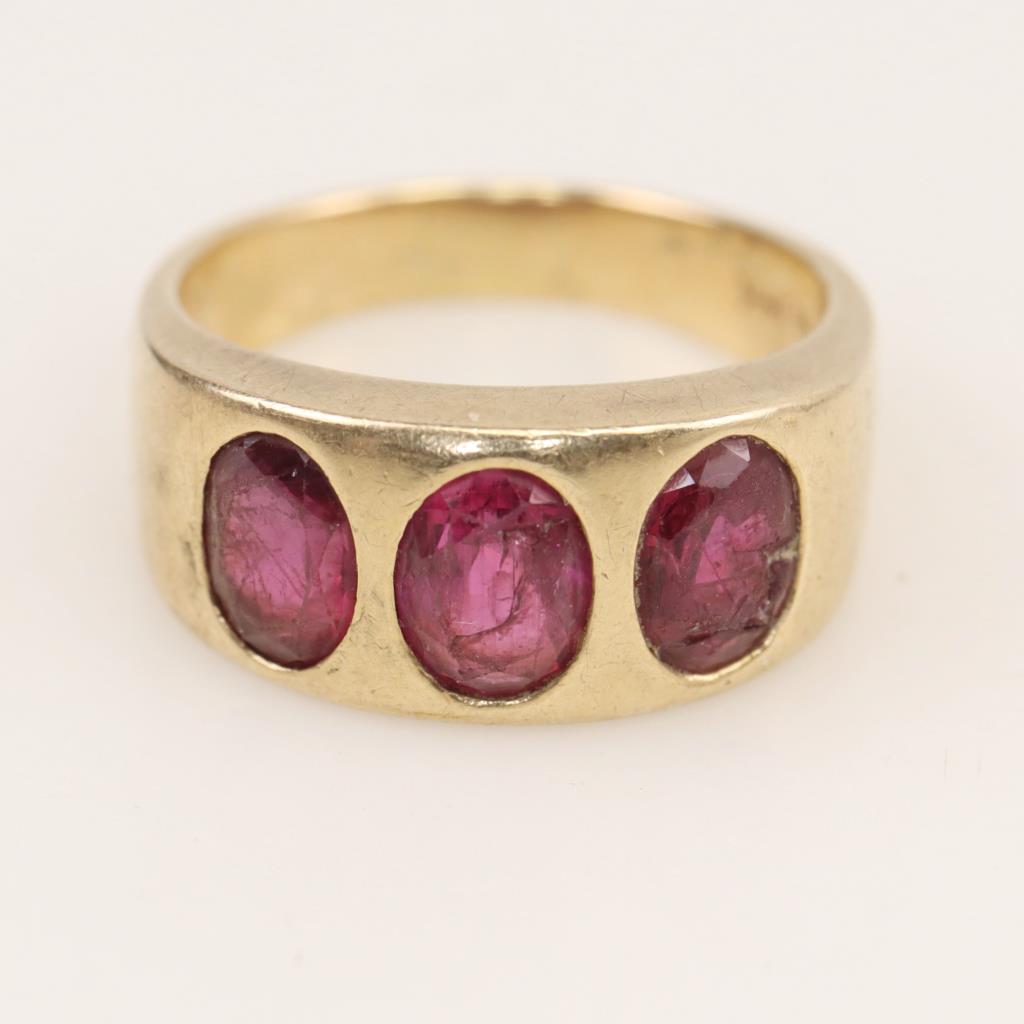 14kt Gold Ruby Ring | Property Room