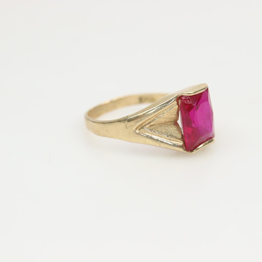 14kt Gold Ruby Signet Ring | Property Room
