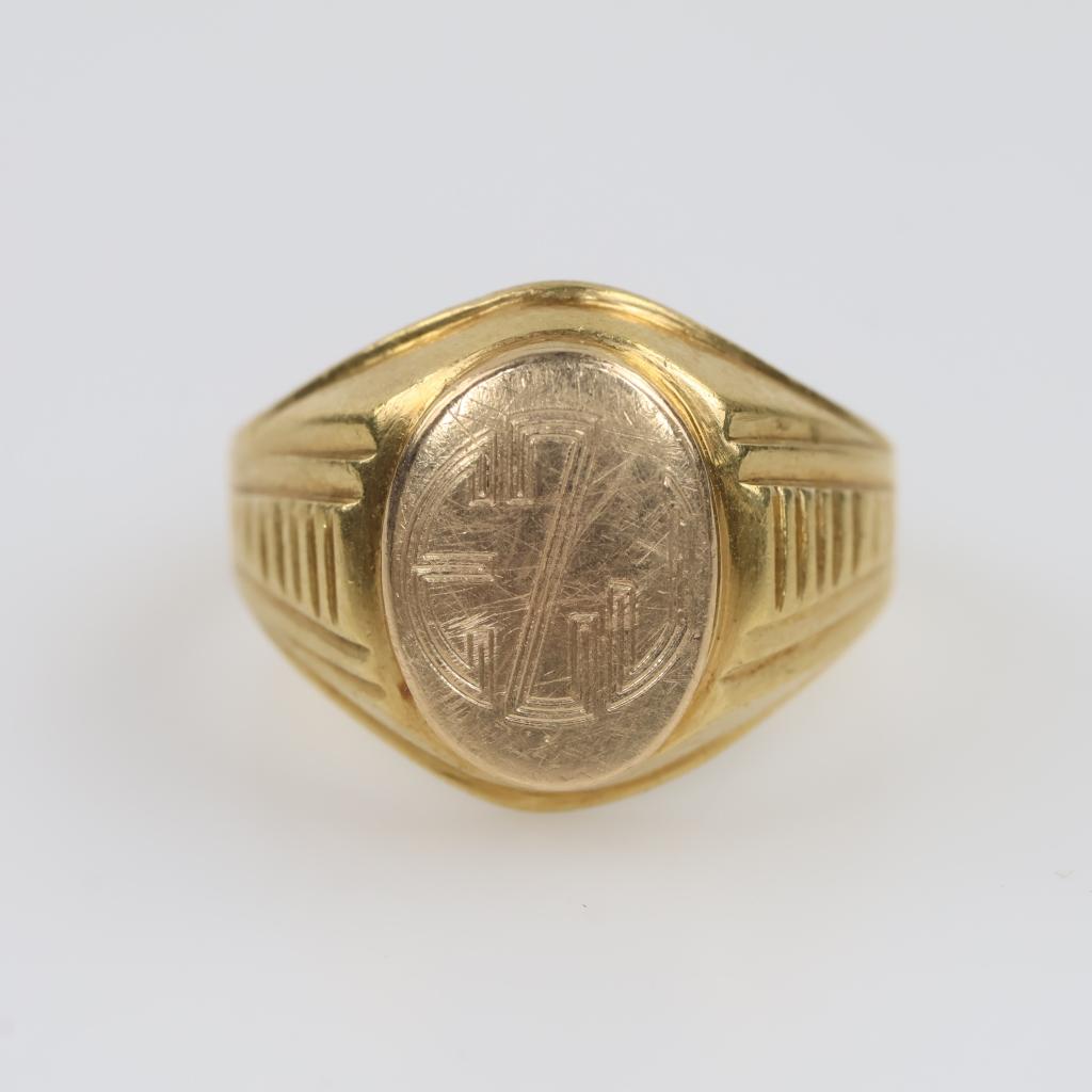 14kt Gold Signet Ring | Property Room