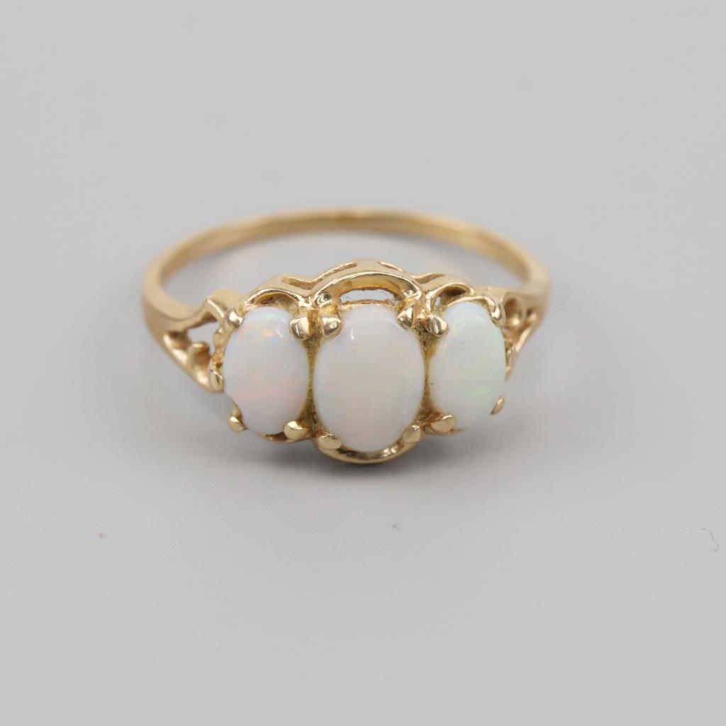 14kt Gold White Opal Ring | Property Room