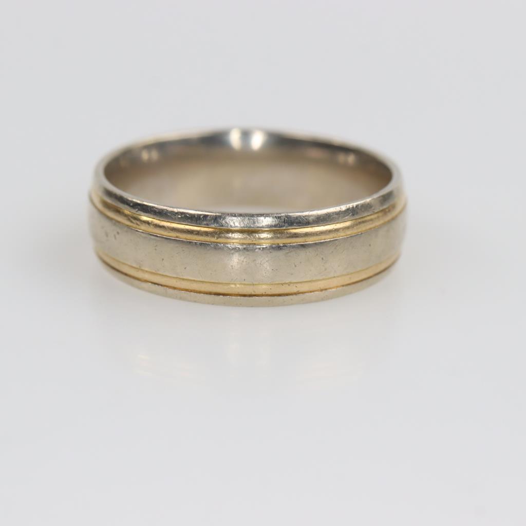 14kt Two-Tone Gold Band | Property Room