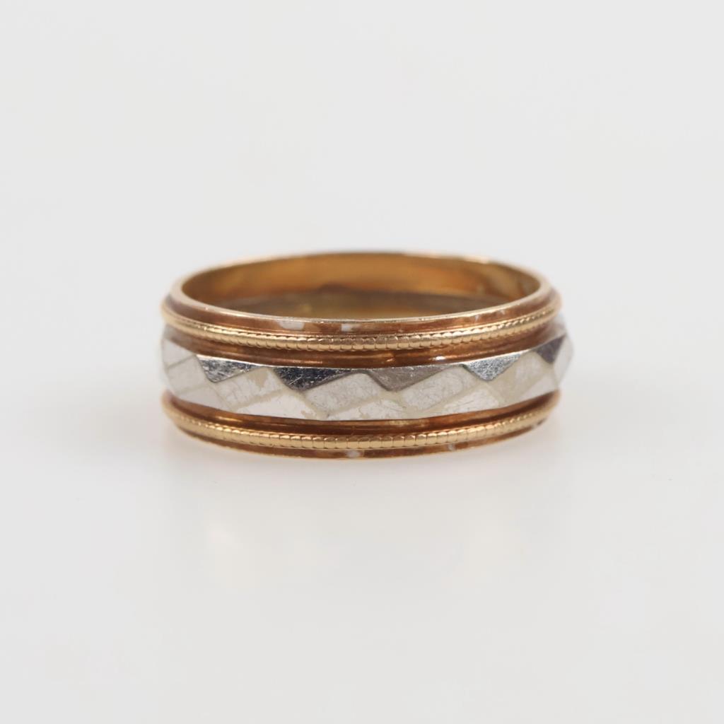 14kt Two-Tone Gold Band | Property Room