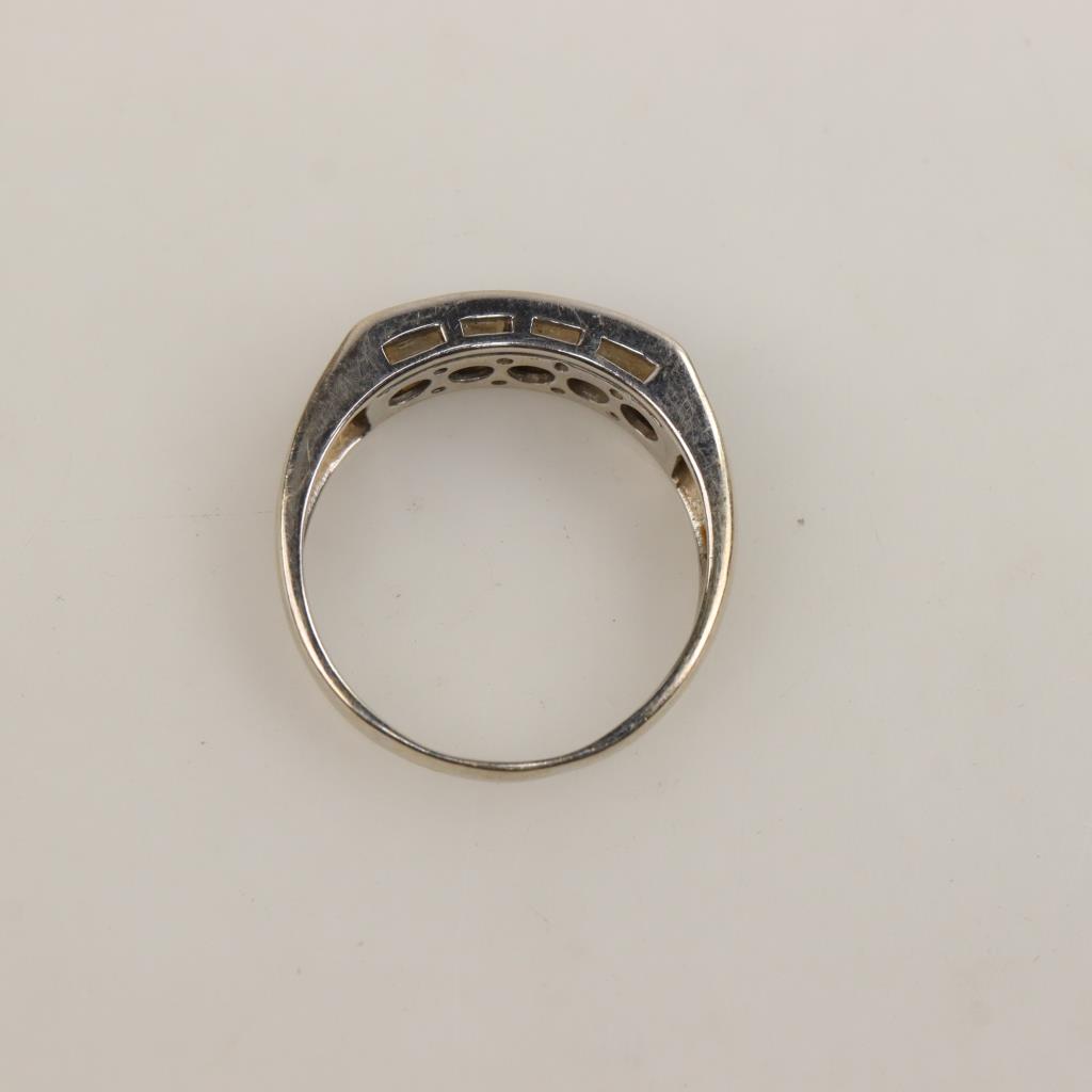 14kt White Gold Blue Stone Diamond Accent Band | Property Room