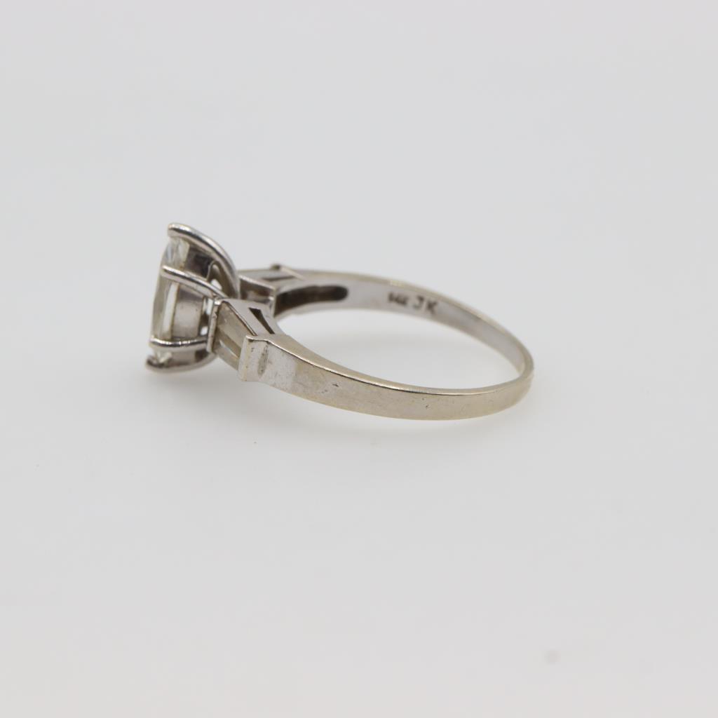 14kt White Gold Clear Stone Engagement Ring | Property Room