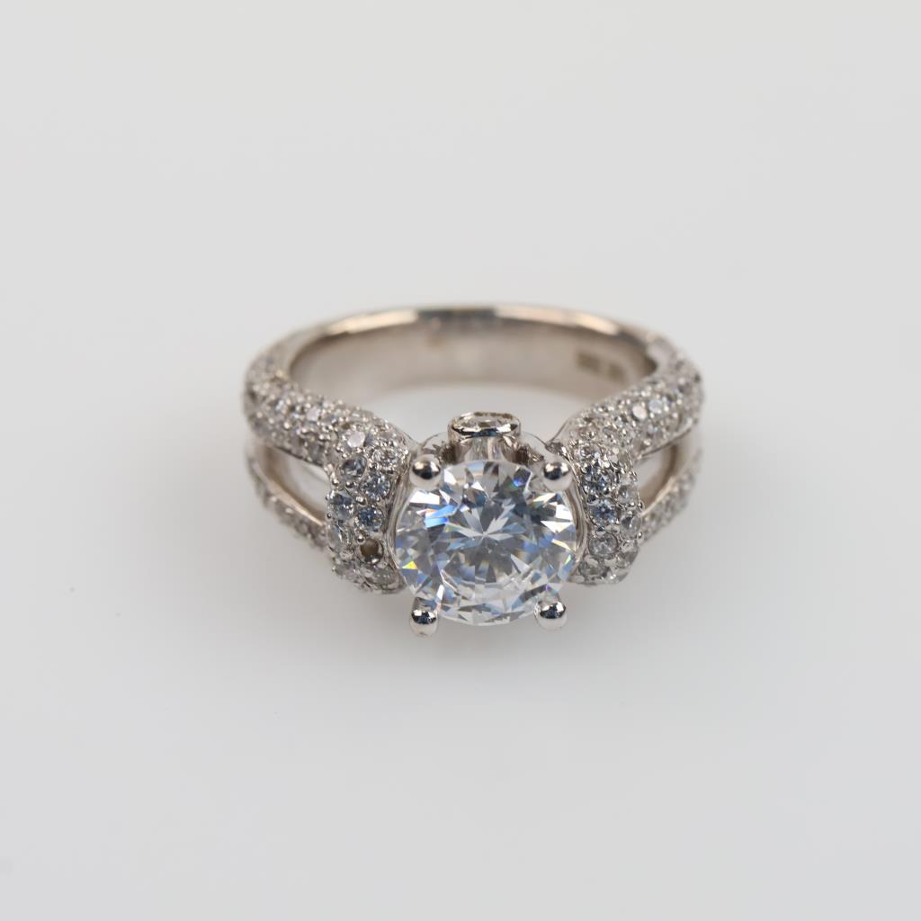 14kt White Gold Clear Stone Ring | Property Room