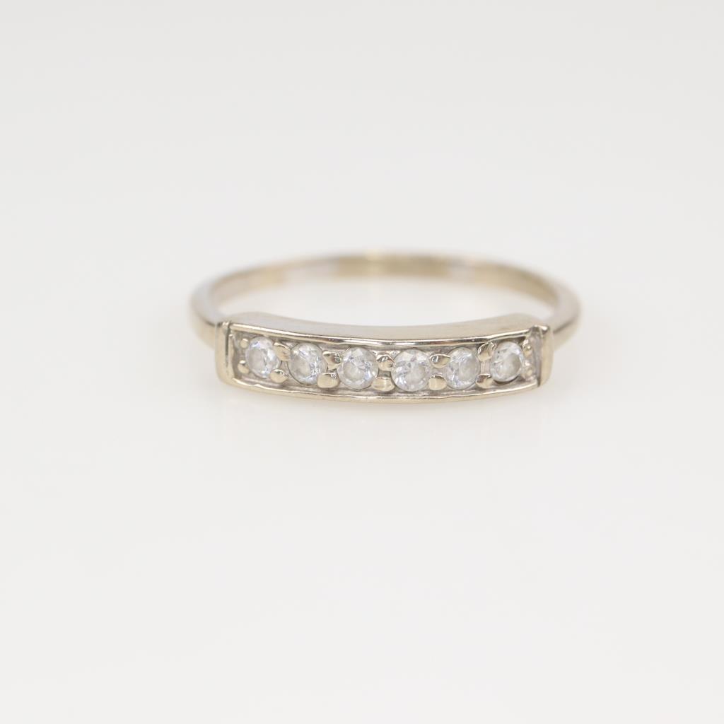 14kt White Gold Clear Stone Ring | Property Room