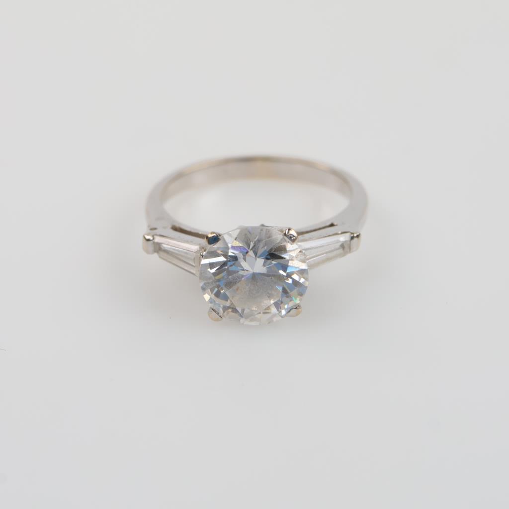 14kt White Gold Clear Stone Ring | Property Room