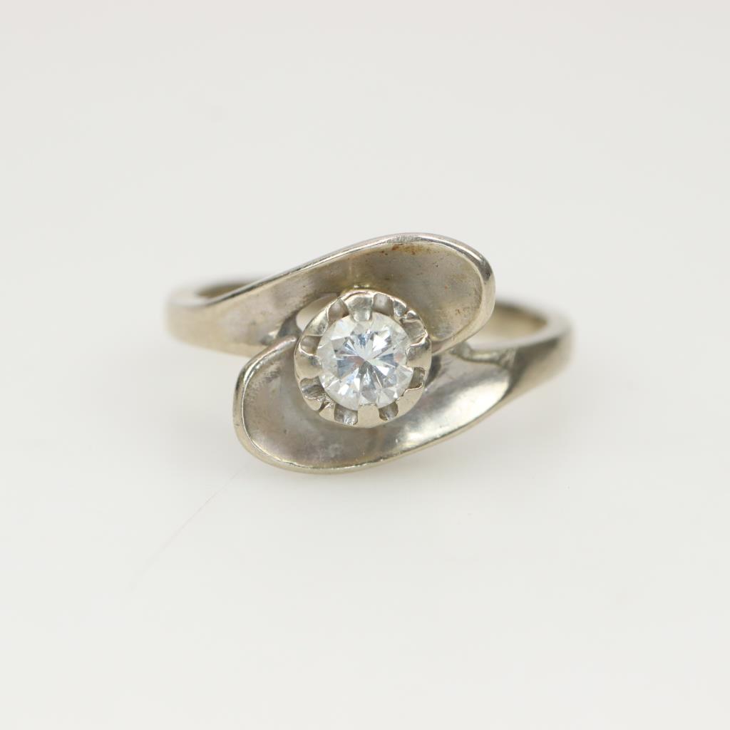 14kt White Gold Diamond Ring | Property Room