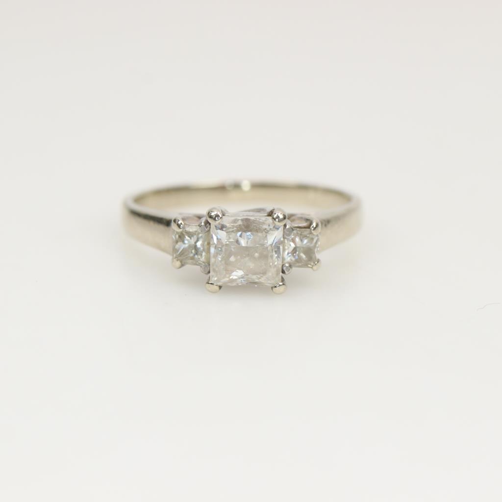14kt White Gold Diamond Ring | Property Room