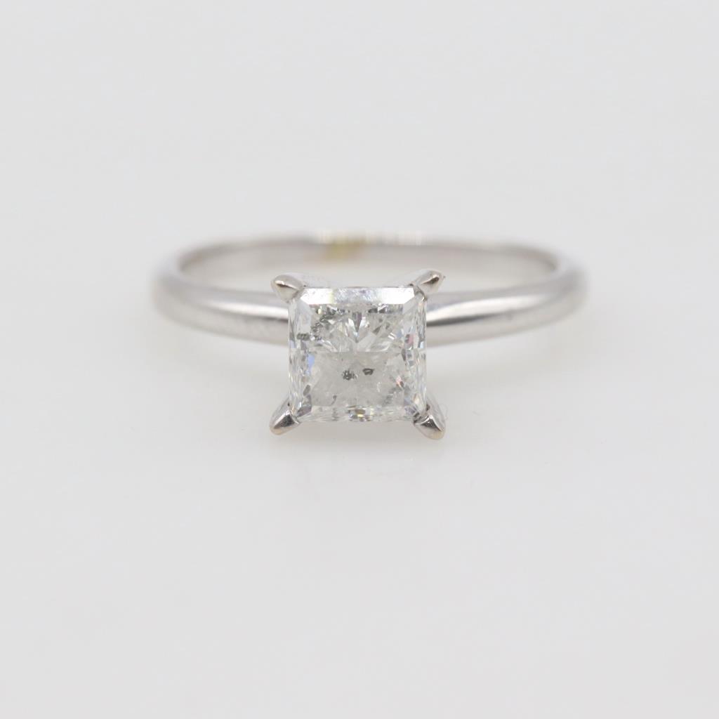14kt White Gold Diamond Ring | Property Room