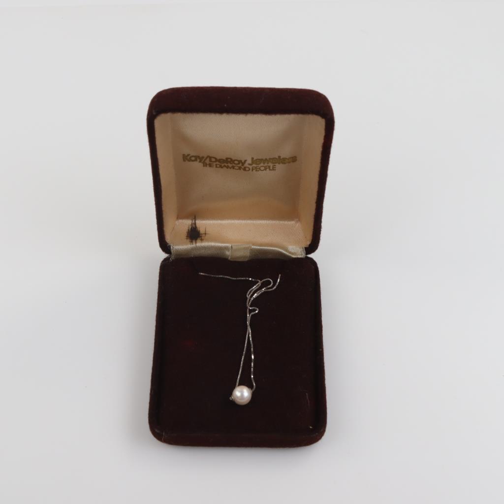 14kt White Gold Floating Pearl Box Chain Necklace | Property Room