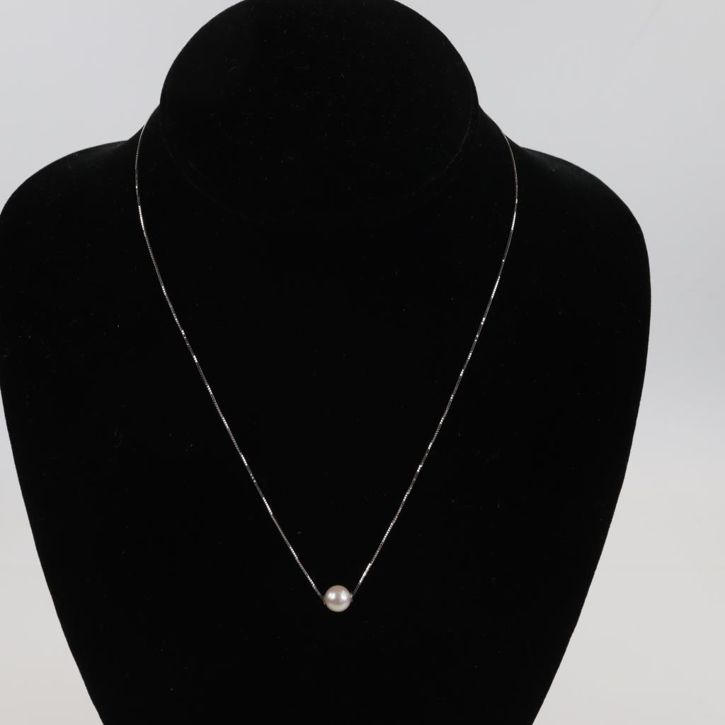 14kt White Gold Floating Pearl Box Chain Necklace | Property Room