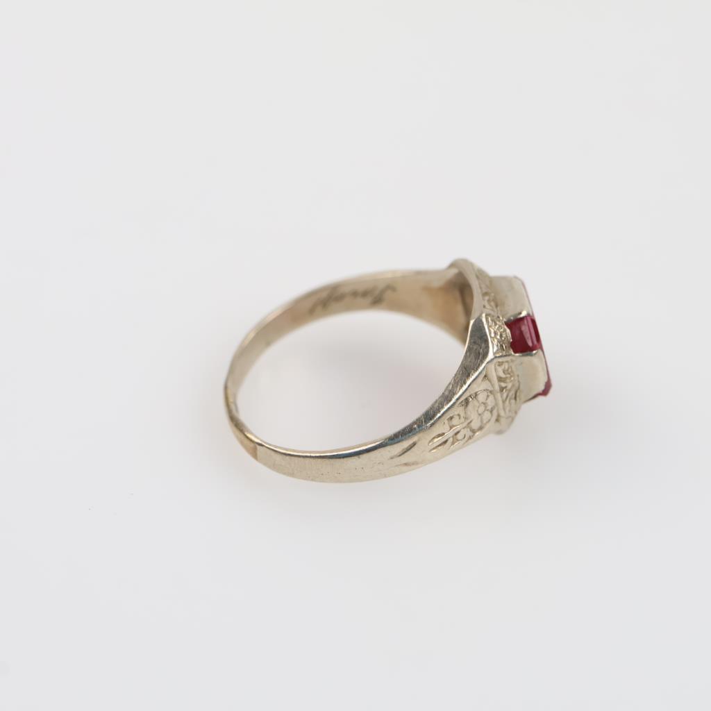 14kt White Gold Pink Stone Ring | Property Room