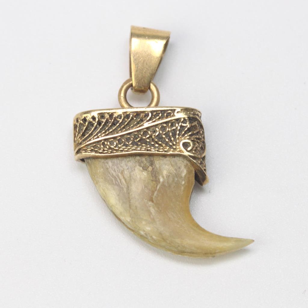17kt Gold 2.93g Claw Pendant | Property Room