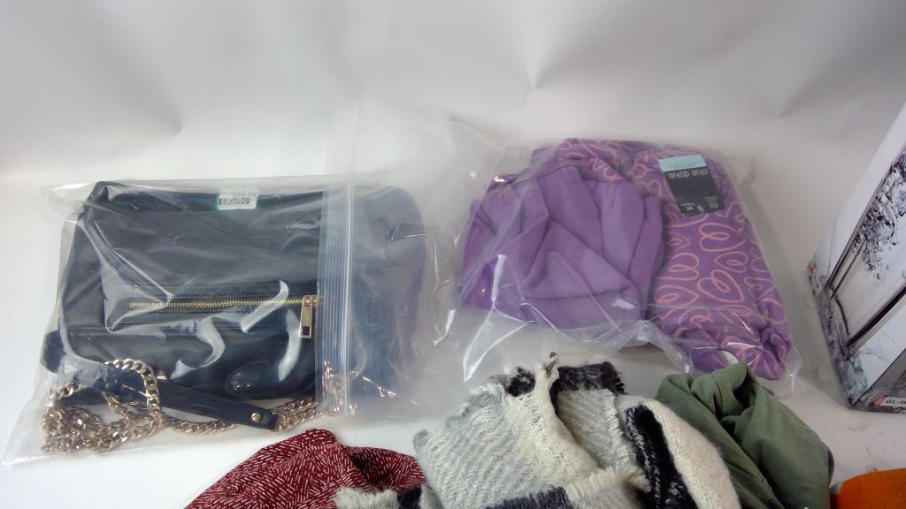 18 Piece Glassware Set And More, 3+ Pieces | Property Room