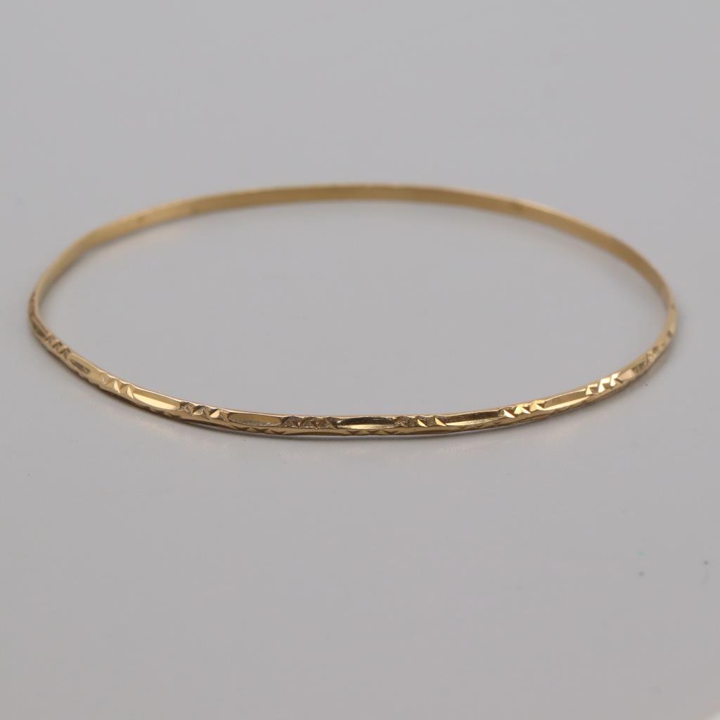 18kt Gold Bangle Bracelet | Property Room