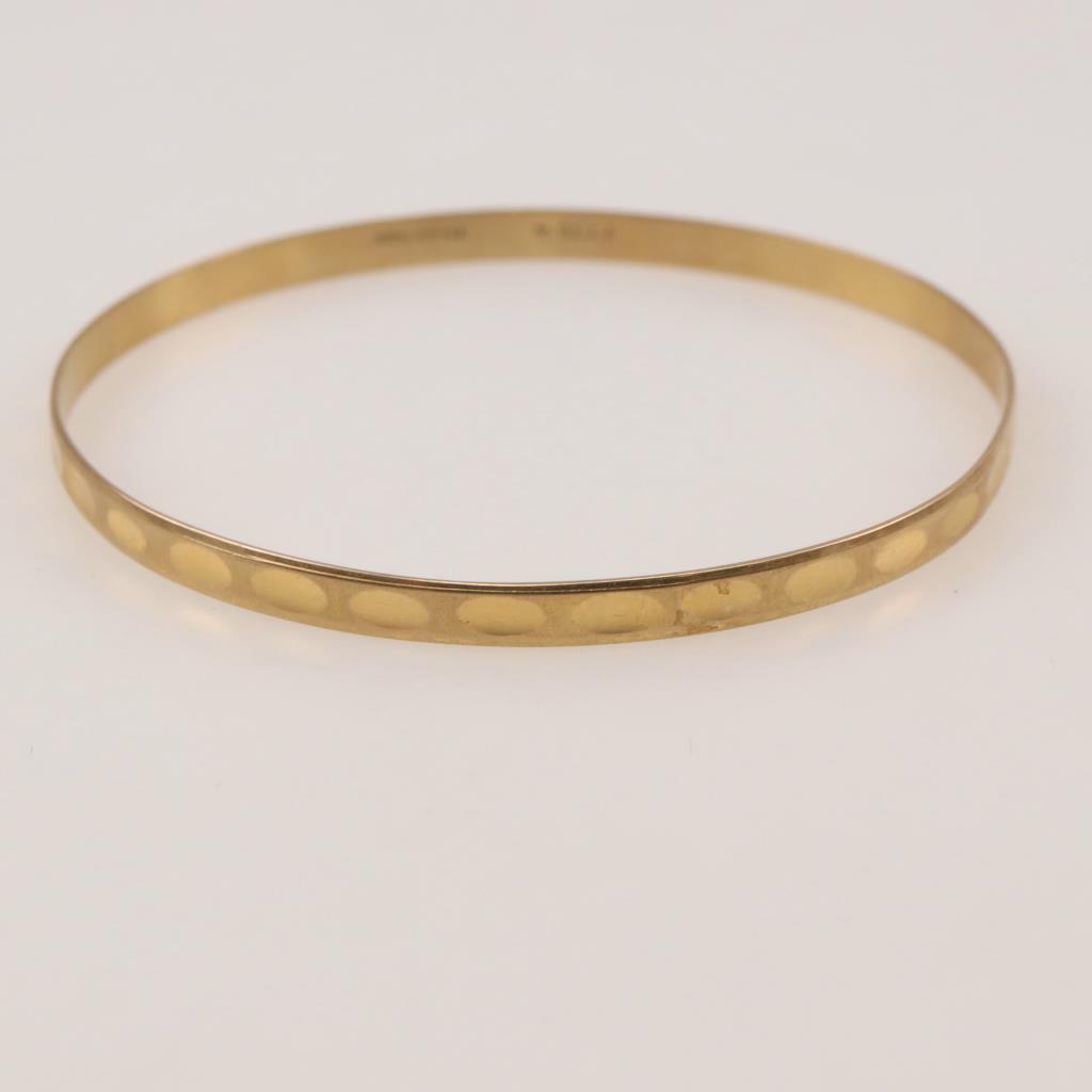 18kt Gold Bangle Bracelet | Property Room