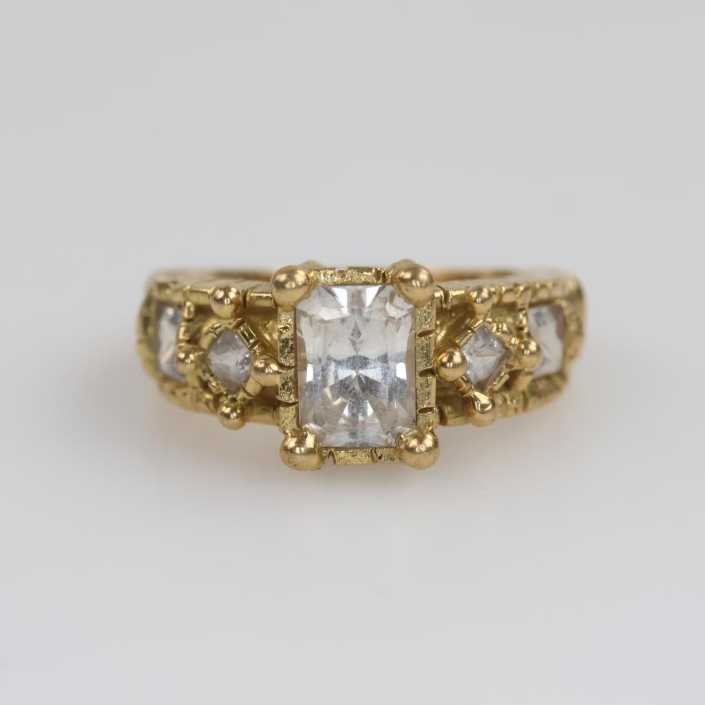 18kt Gold Clear Stone Ring | Property Room