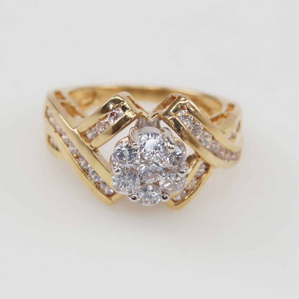18Kt Gold Clear Stone Ring | Property Room