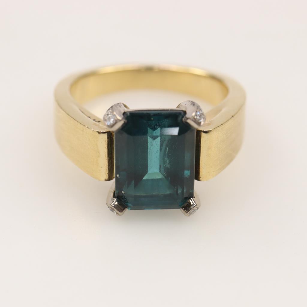 18Kt Gold Green Tourmaline And Diamond Accent Ring | Property Room