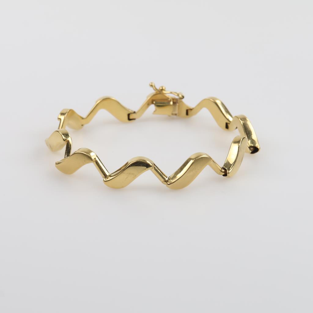 18kt Gold Hollow Wave Link Bracelet | Property Room