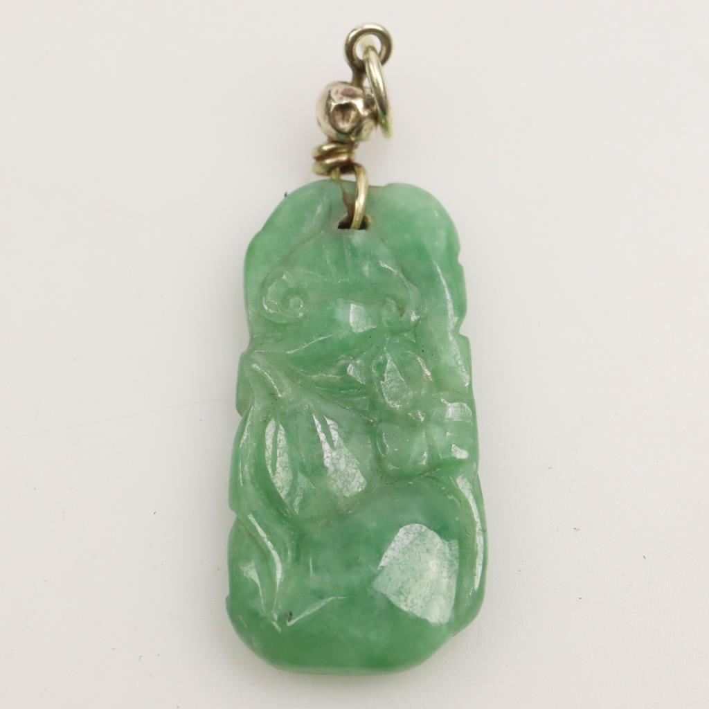 18kt Gold Jade Pendant | Property Room