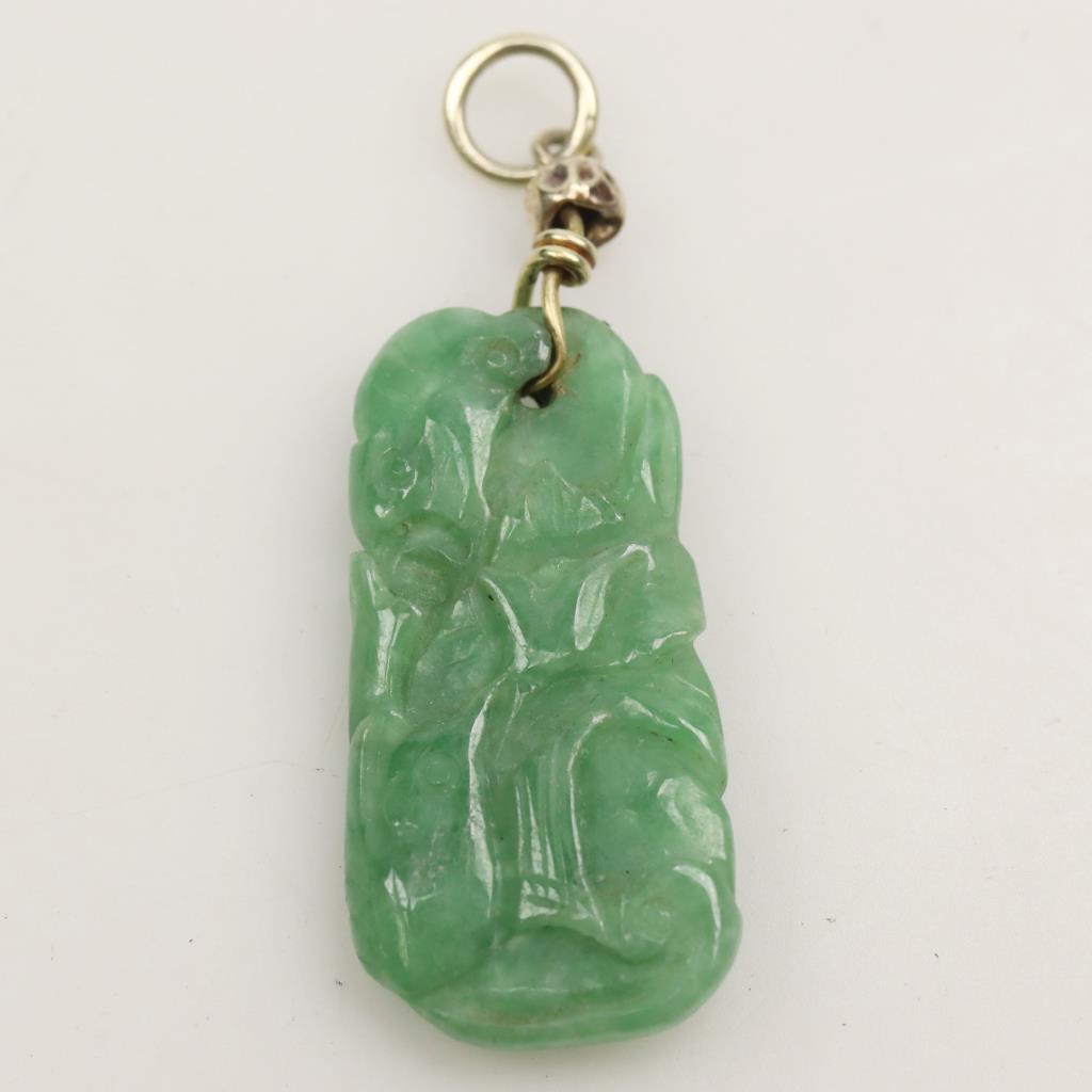 18kt Gold Jade Pendant | Property Room