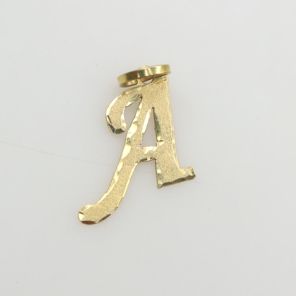 18kt Gold Letter A Pendant | Property Room