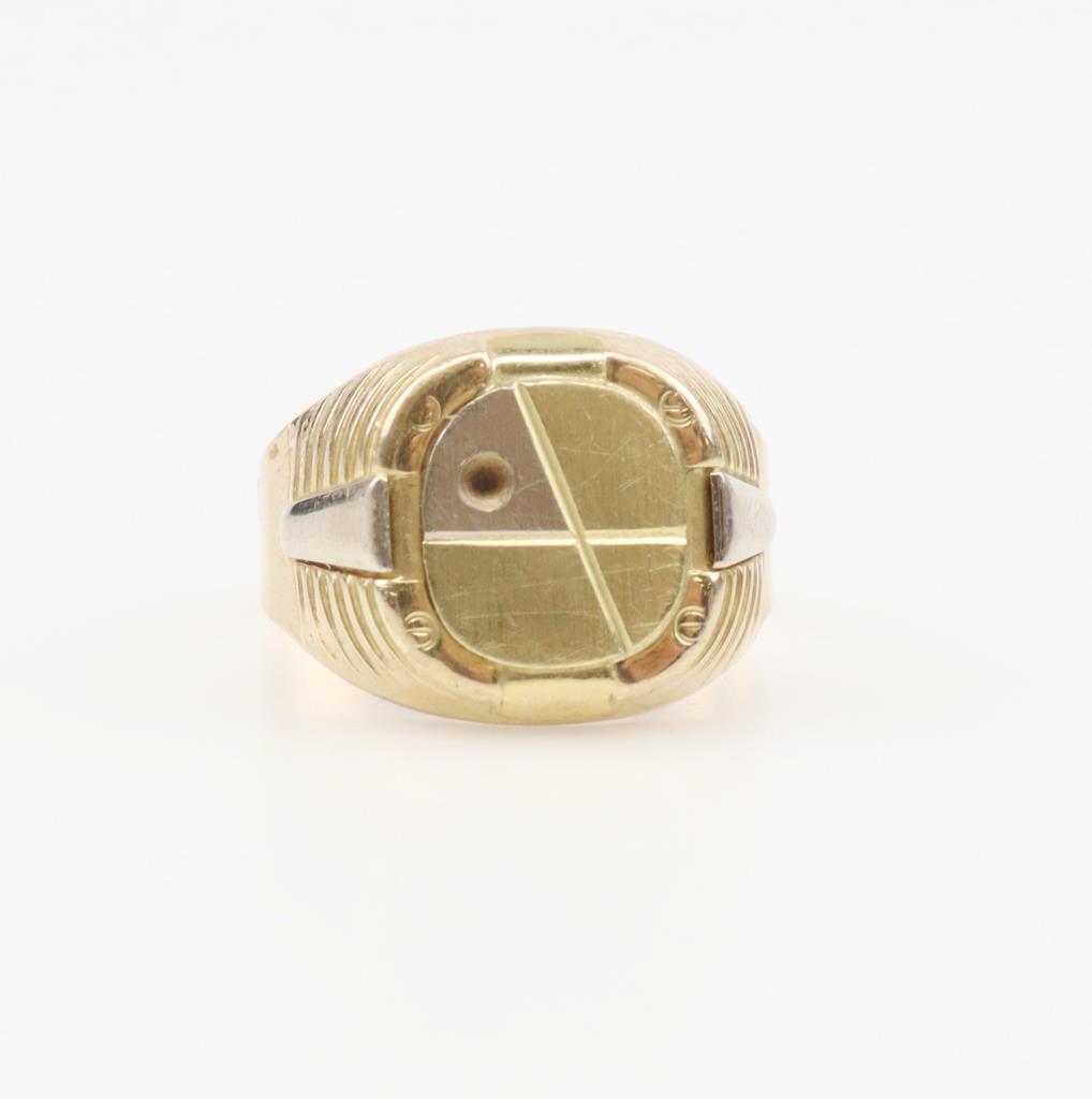 18kt Gold Ring | Property Room