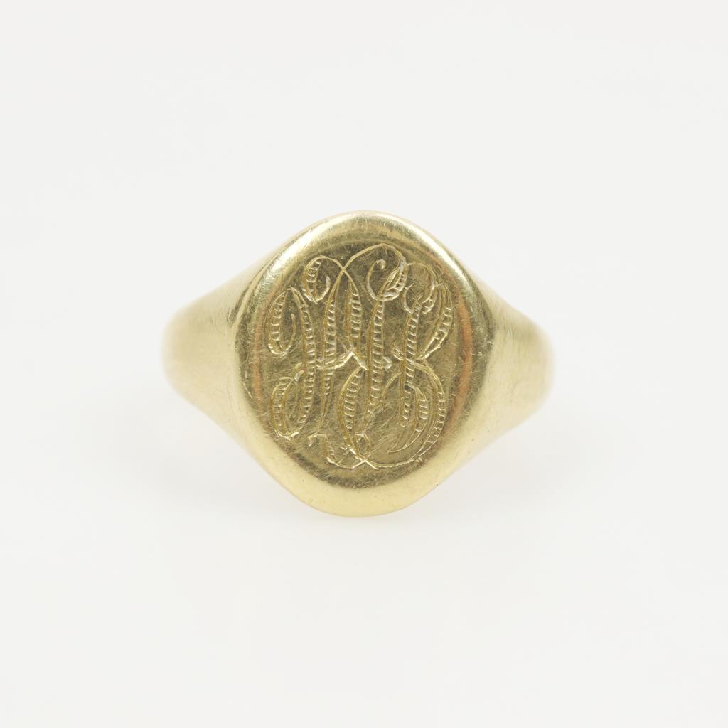 18kt Gold Signet Monogram Ring | Property Room