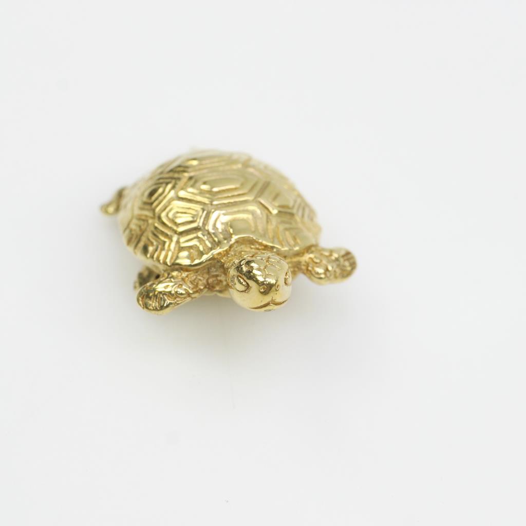 18kt Gold Turtle Pin | Property Room