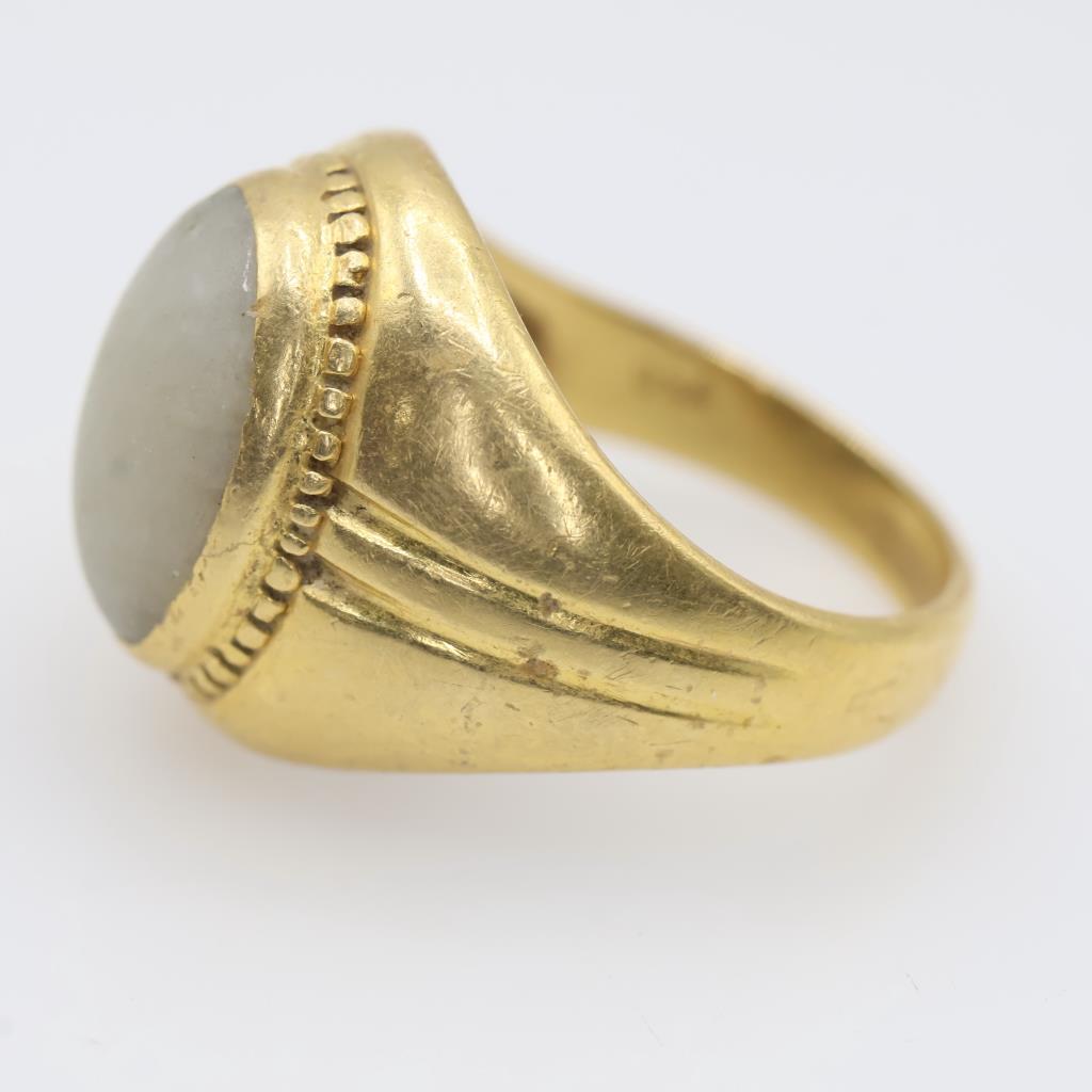 18kt Gold White Stone Ring | Property Room