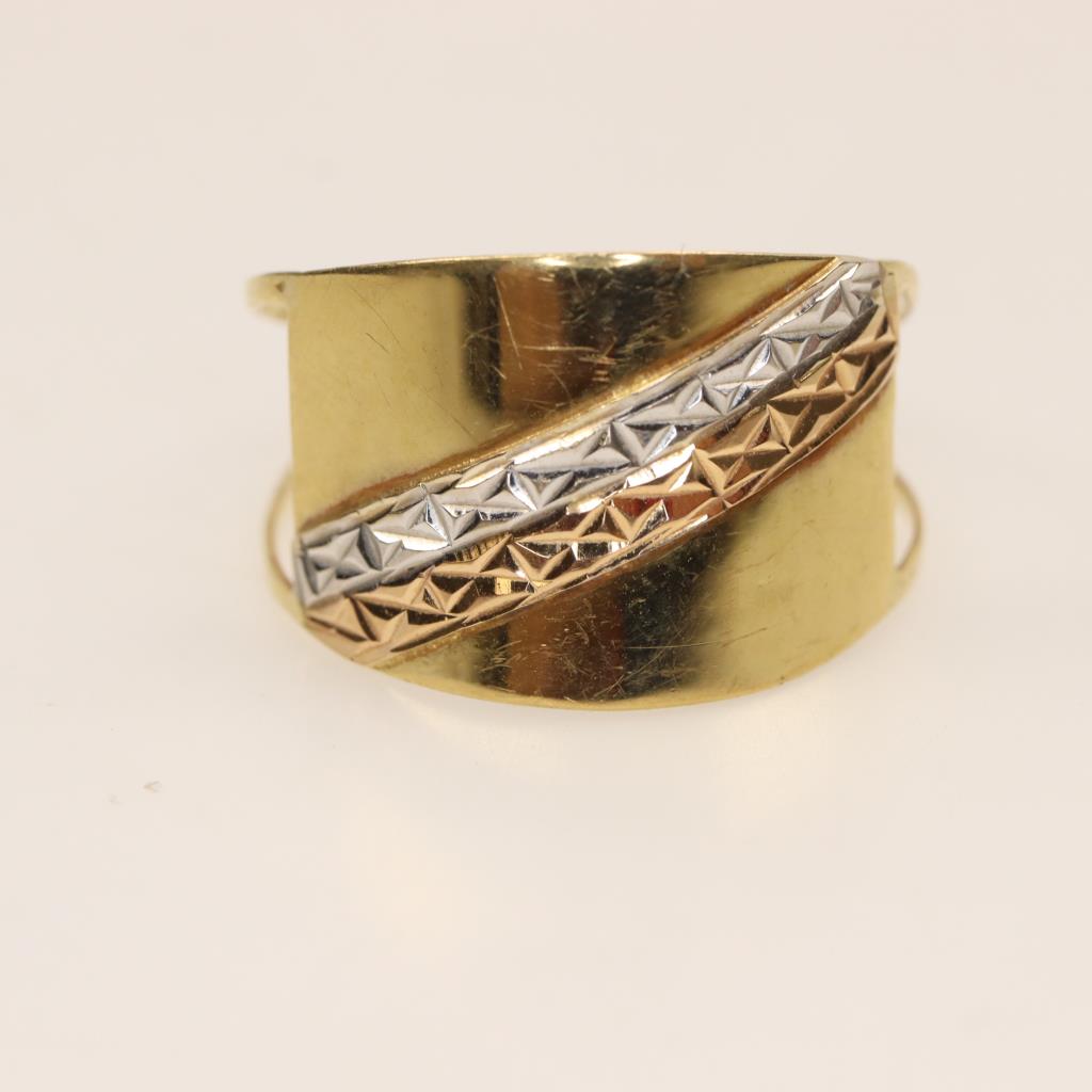 18kt Tri Color Gold Ring | Property Room