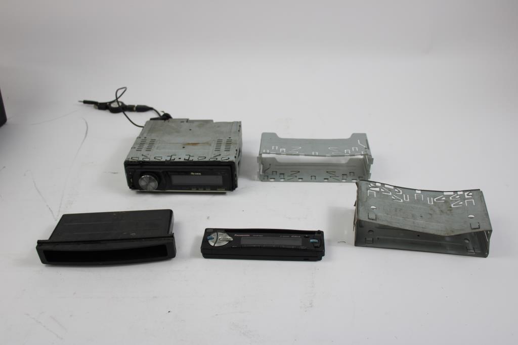19: Voyager Tool Box With Car Radios And Wiring | Property Room