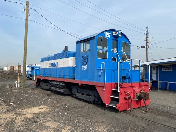 1956 Locomotive Switch Engine EMD (Jersey City, NJ 07305) | Property Room