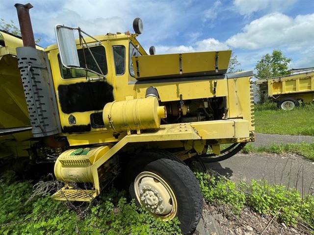 1988 Oshkosh P2535 (New Windsor, NY 12553) | Property Room