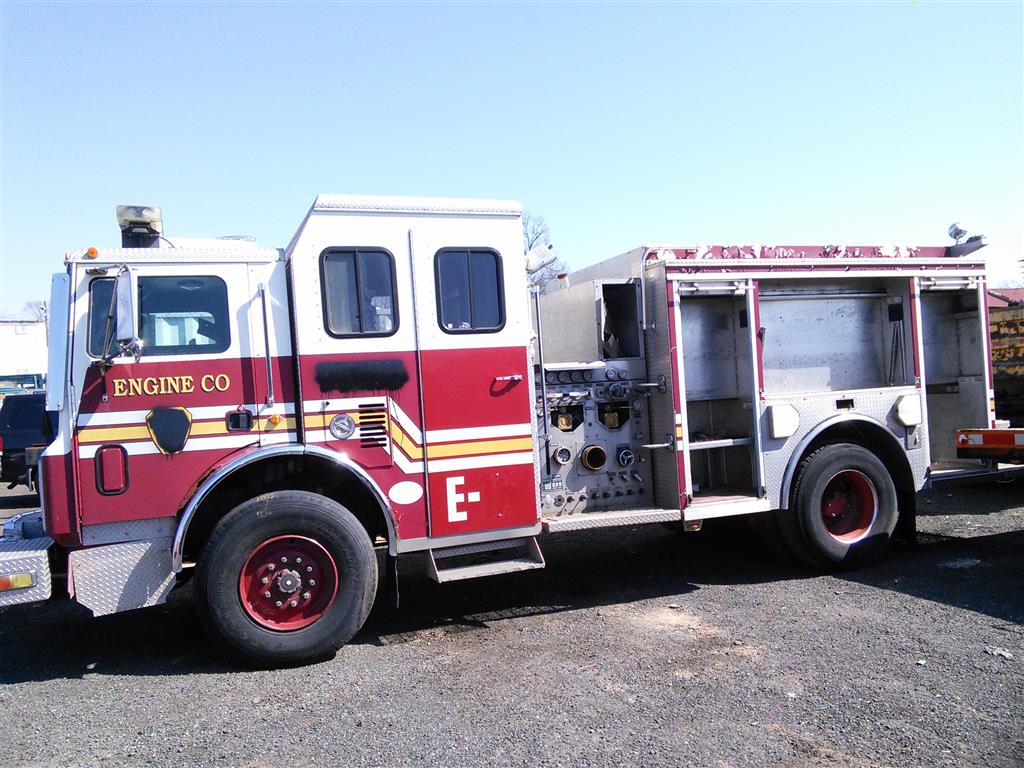 1996 Mack MR688P (Hartford, CT 06114) | Property Room