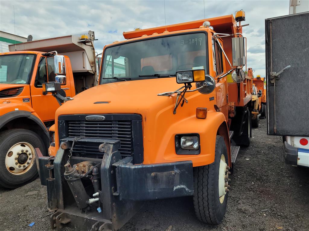1999 Freightliner FL80 (Hartford, CT 06114) | Property Room