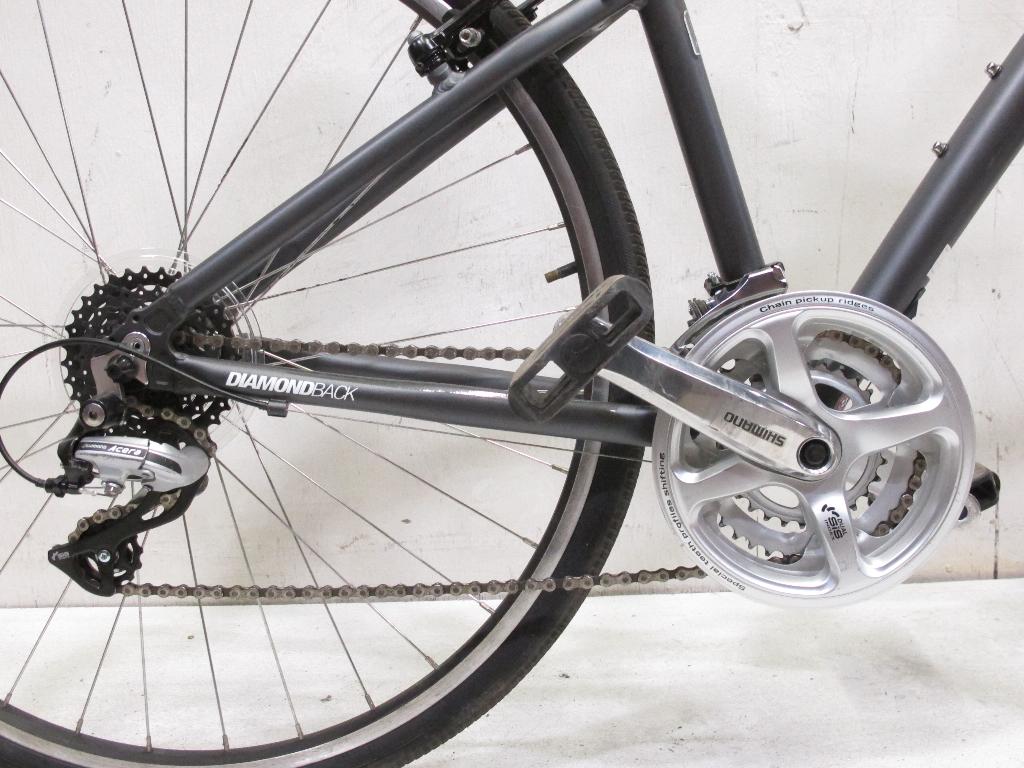 Diamondback Menona Unisex Hybrid Bike | Property Room